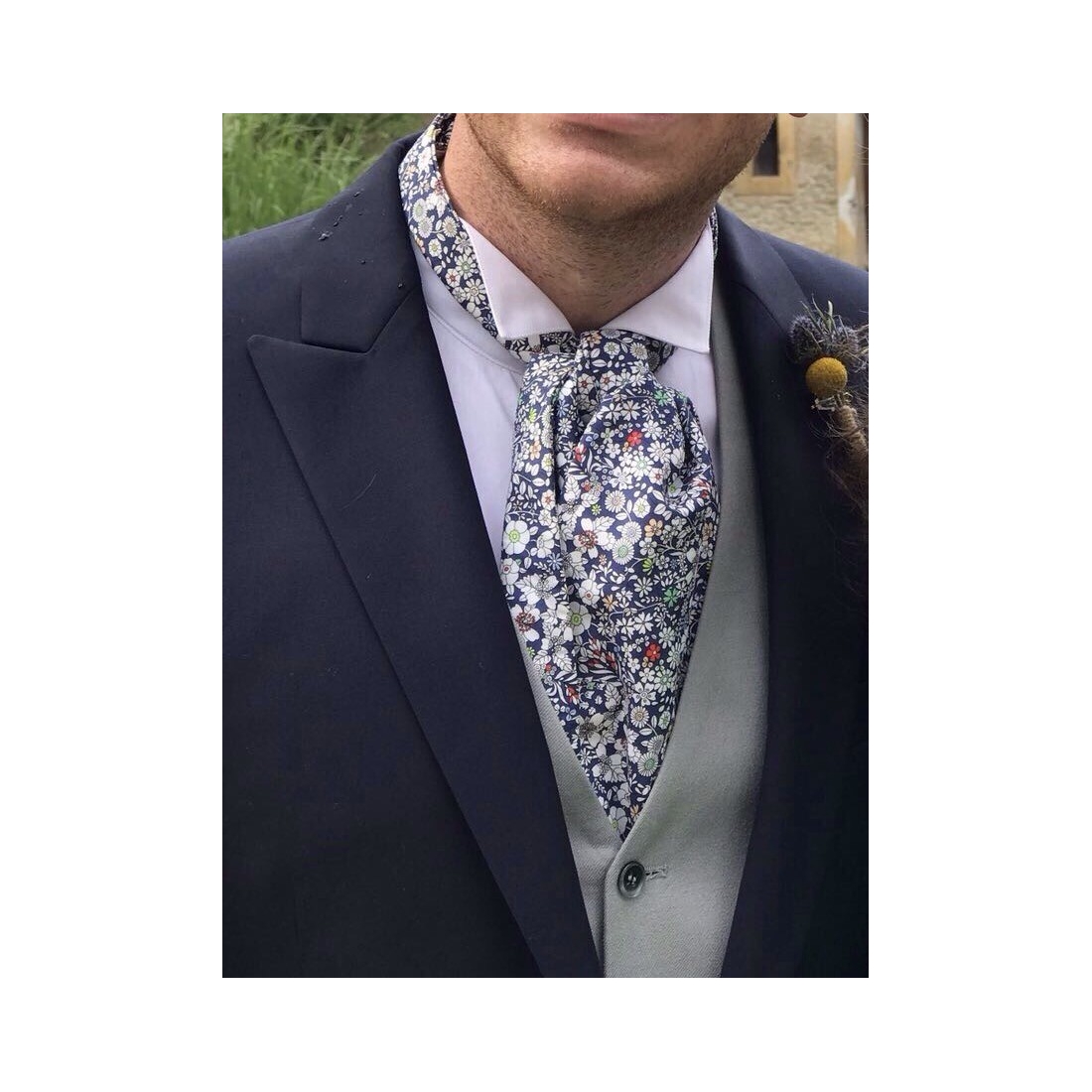 Le nœud de lavallière pour les hommes : un style idéal à un mariage – Blog Le Colonel